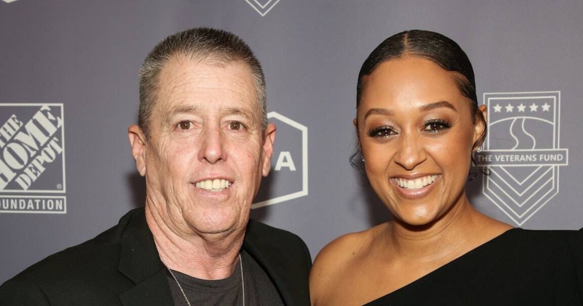 Who Is Timothy Mowry? Father Of Tia And Tamera Mowry – Stagbite