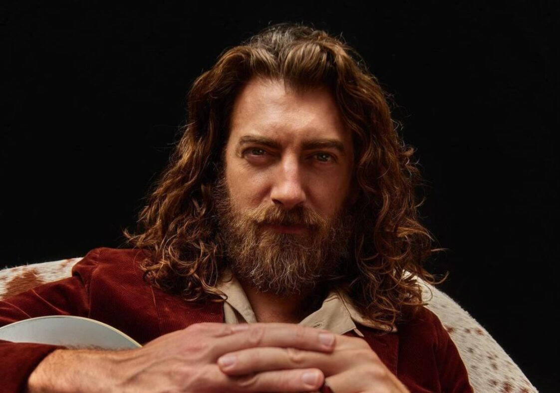 Rhett McLaughlin's Net Worth: The Rise Of A YouTube Sensation – Stagbite